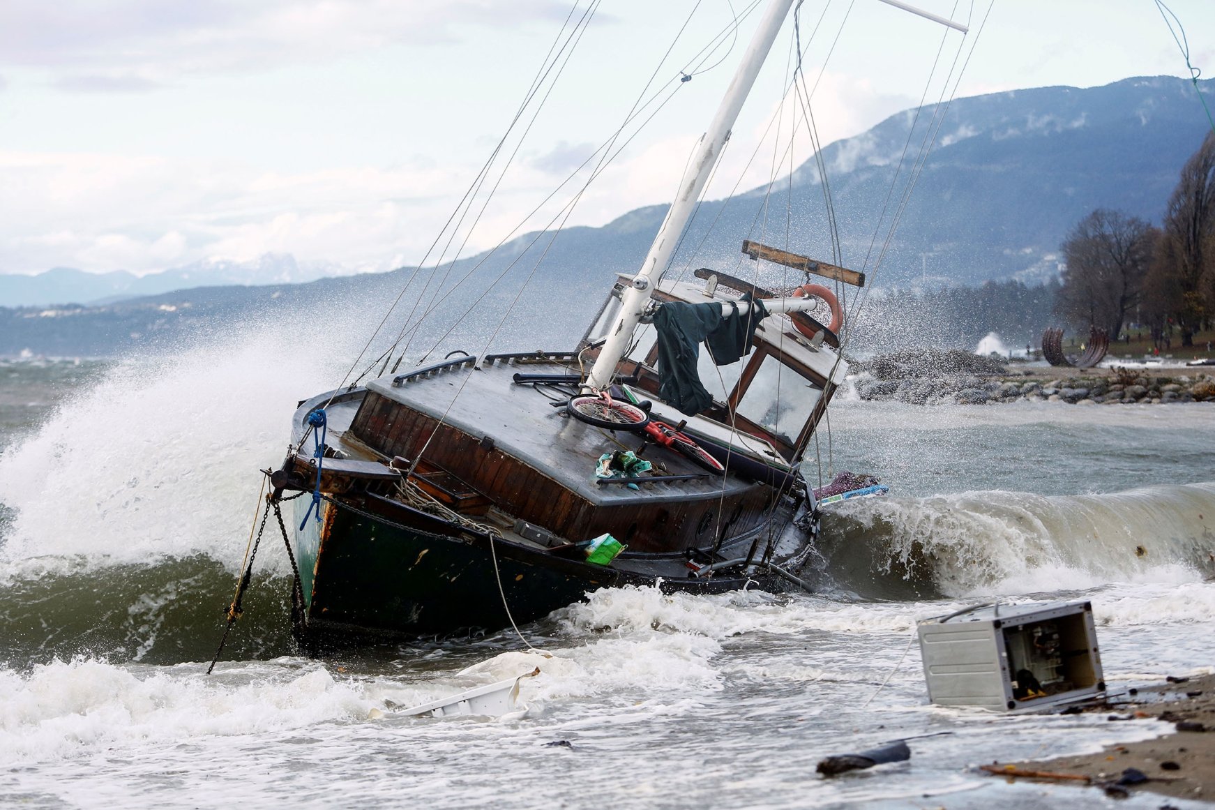 Canada hit by fatal floods, landslides, costing at least 1 life | Daily ...