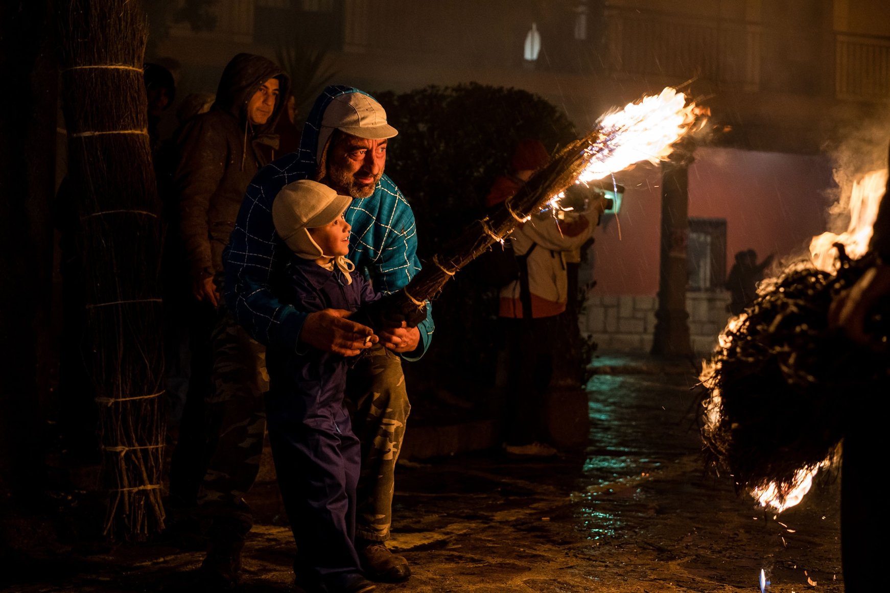 Brooms on fire! Spain celebrates 'Los Escobazos' festival | Daily Sabah