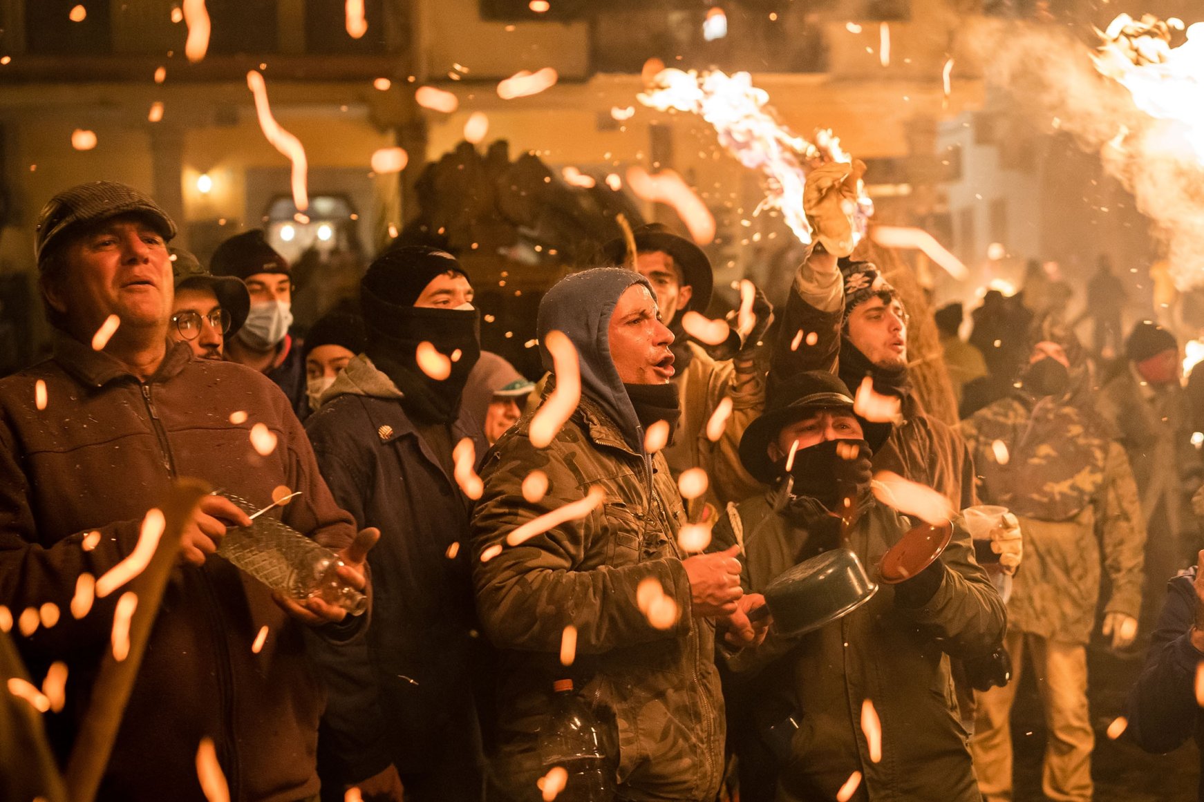 Brooms on fire! Spain celebrates 'Los Escobazos' festival | Daily Sabah