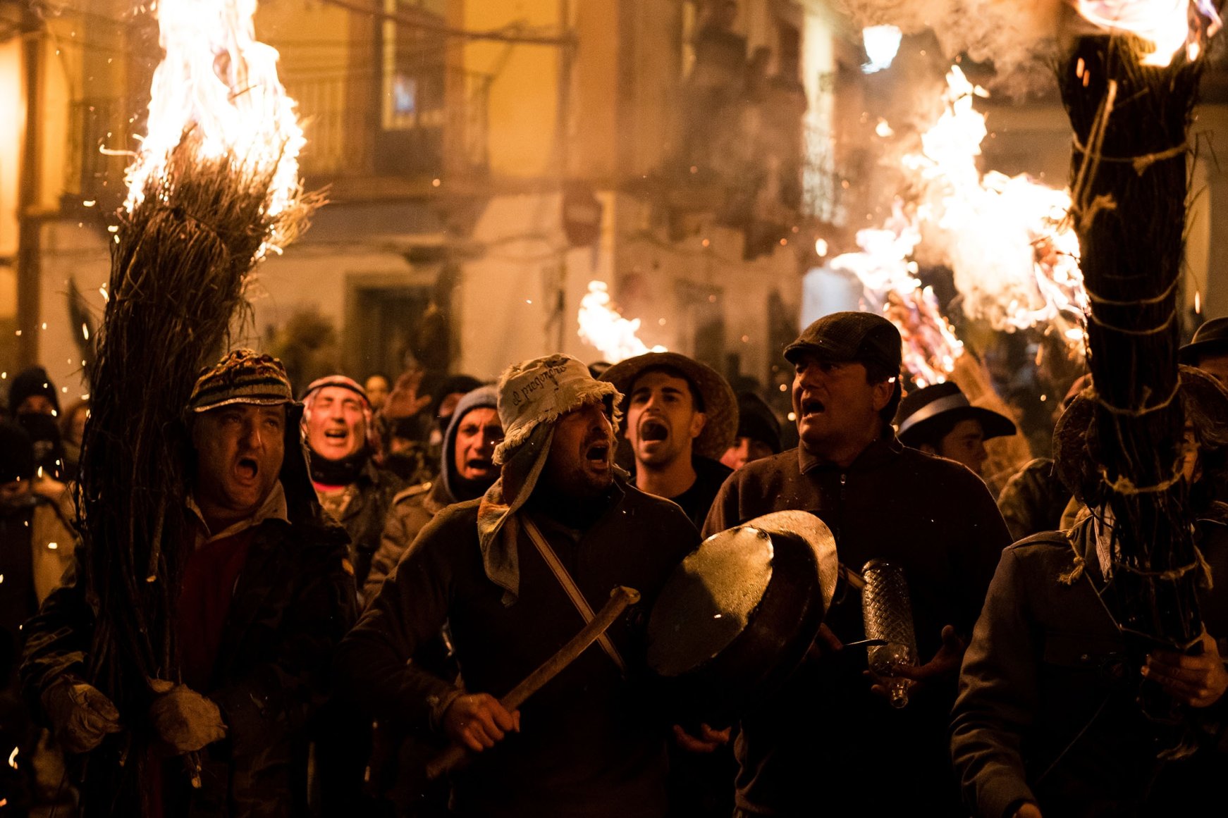 Brooms on fire! Spain celebrates 'Los Escobazos' festival | Daily Sabah