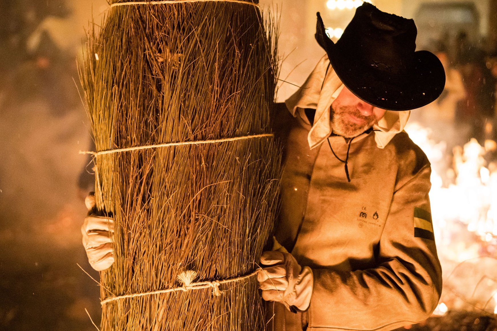 Brooms on fire! Spain celebrates 'Los Escobazos' festival | Daily Sabah