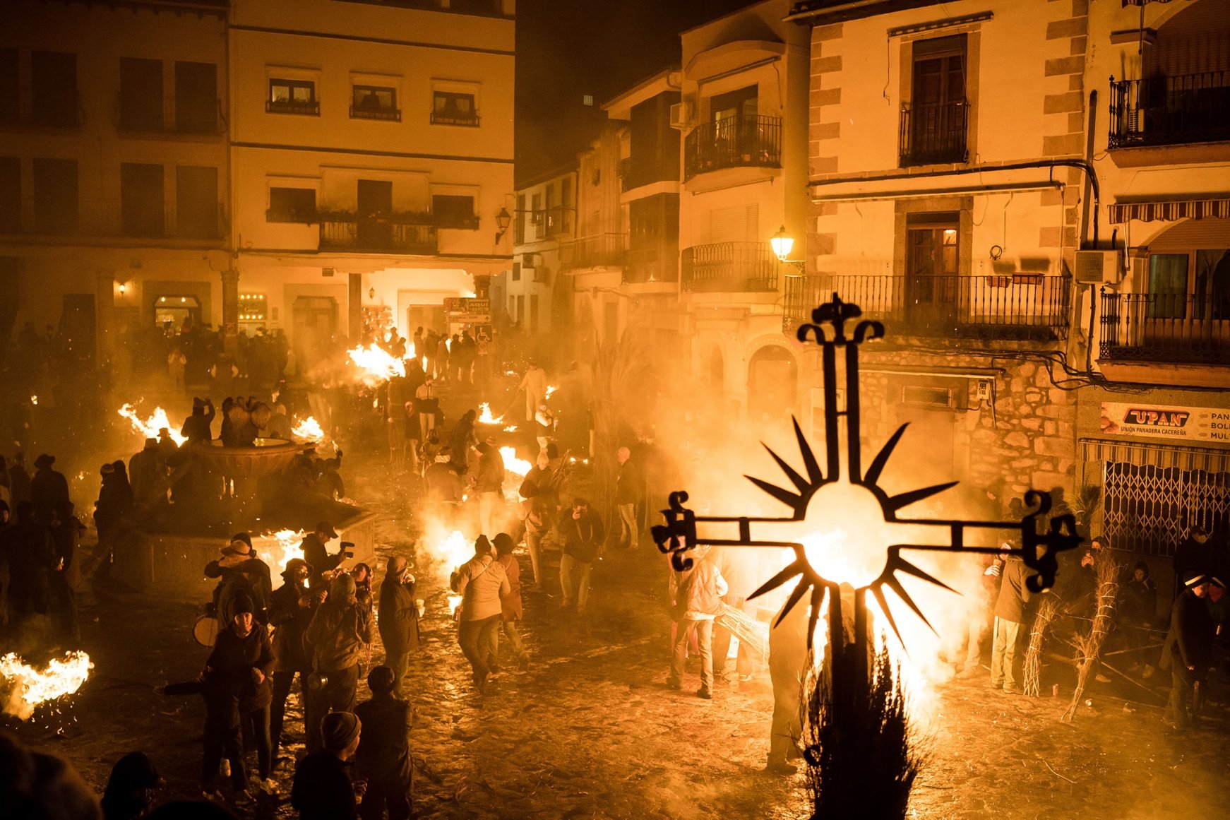 Brooms on fire! Spain celebrates 'Los Escobazos' festival | Daily Sabah