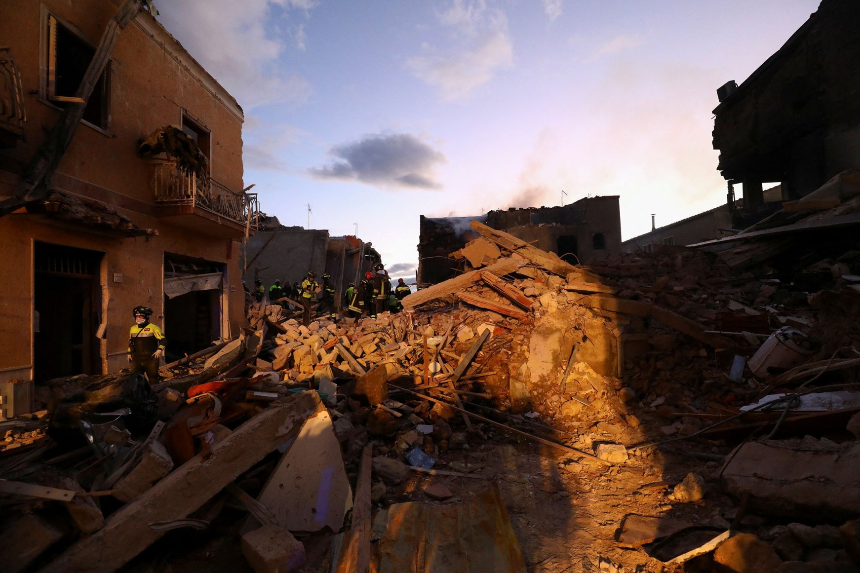 Rescue workers sift through rubble after deadly Sicily explosion ...