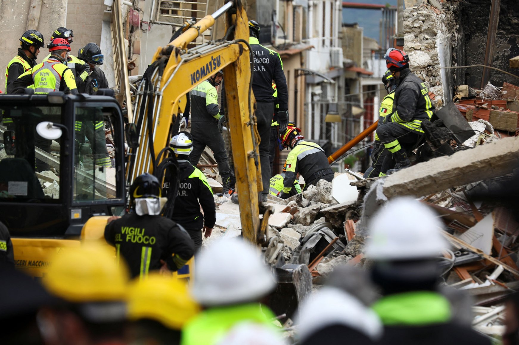 Rescue workers sift through rubble after deadly Sicily explosion ...