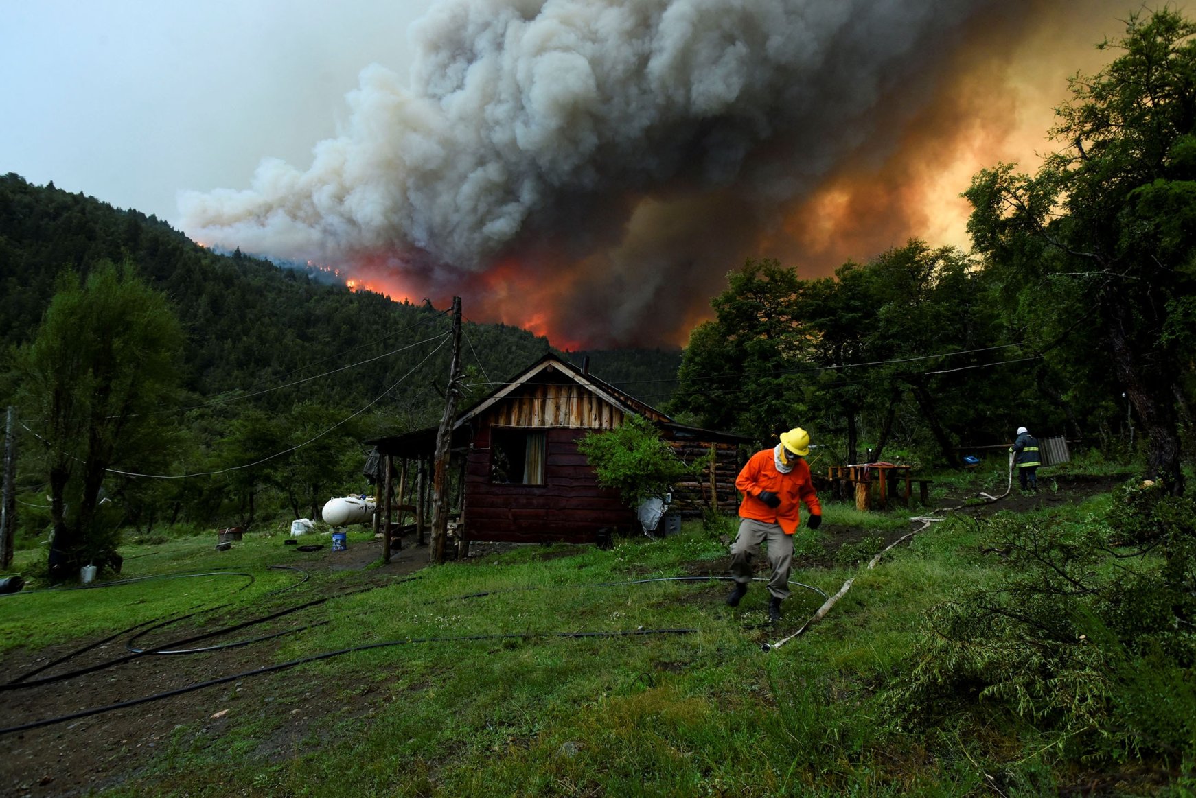 Fire rages for weeks in Argentina's Patagonia | Daily Sabah