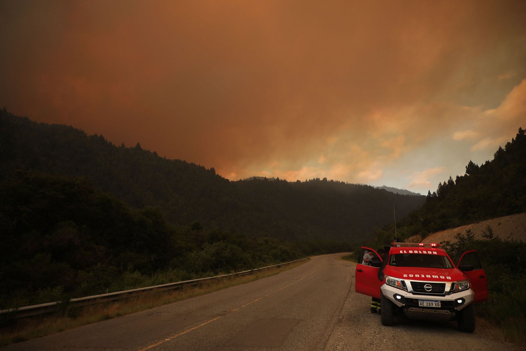 Fire rages for weeks in Argentina's Patagonia | Daily Sabah