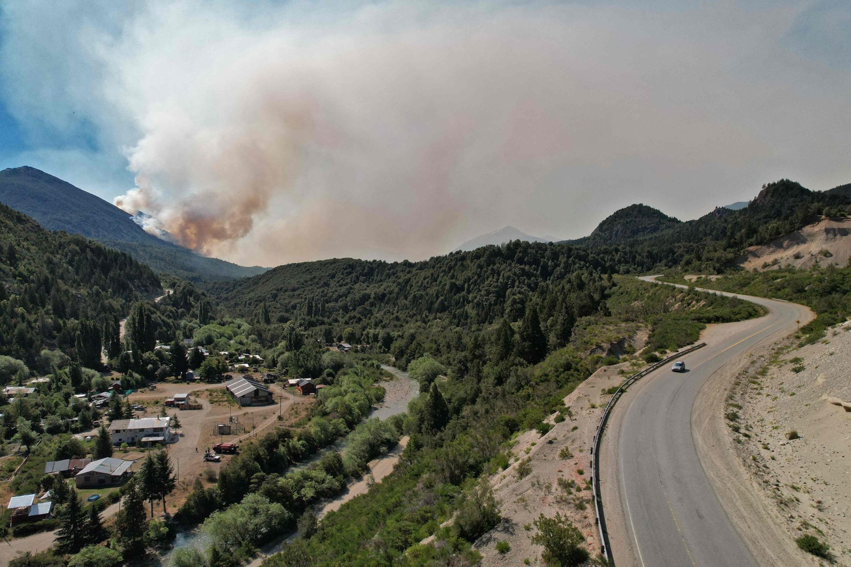 Fire rages for weeks in Argentina's Patagonia | Daily Sabah