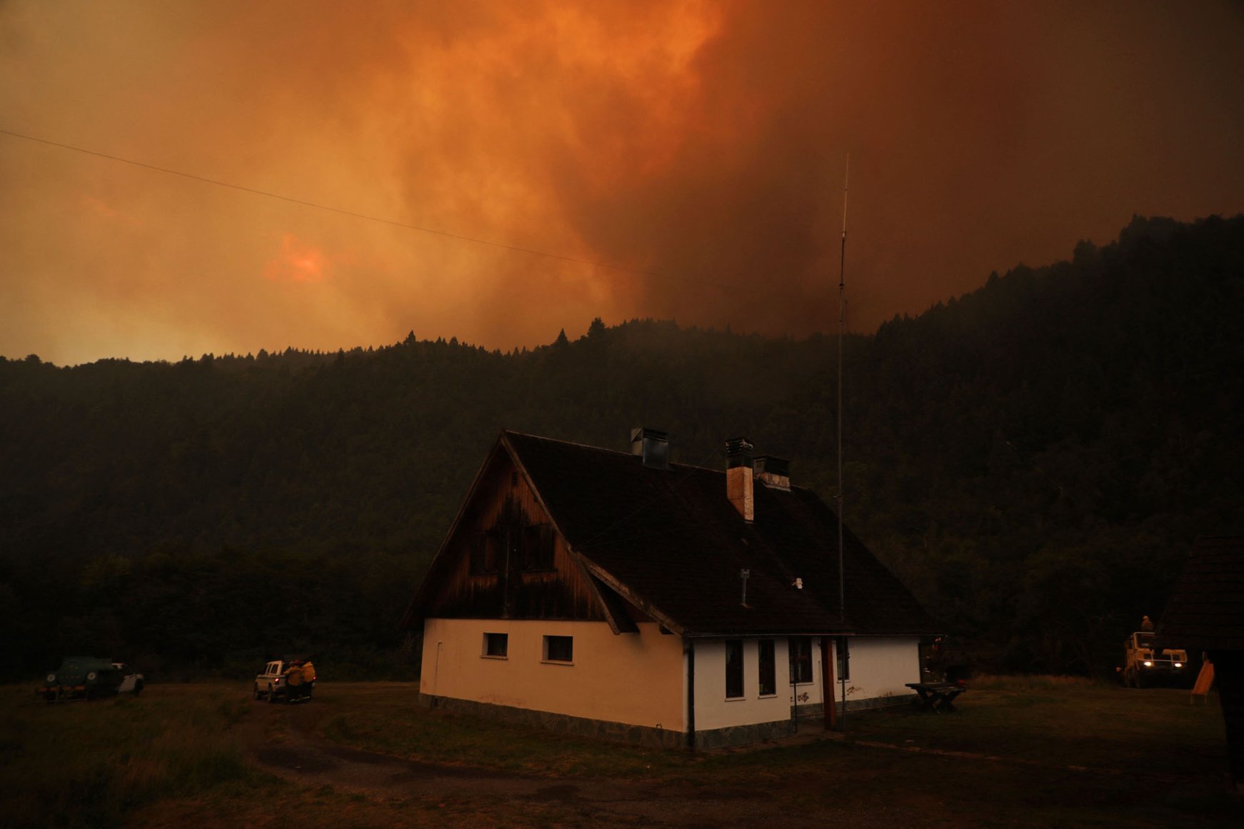 Fire rages for weeks in Argentina's Patagonia | Daily Sabah