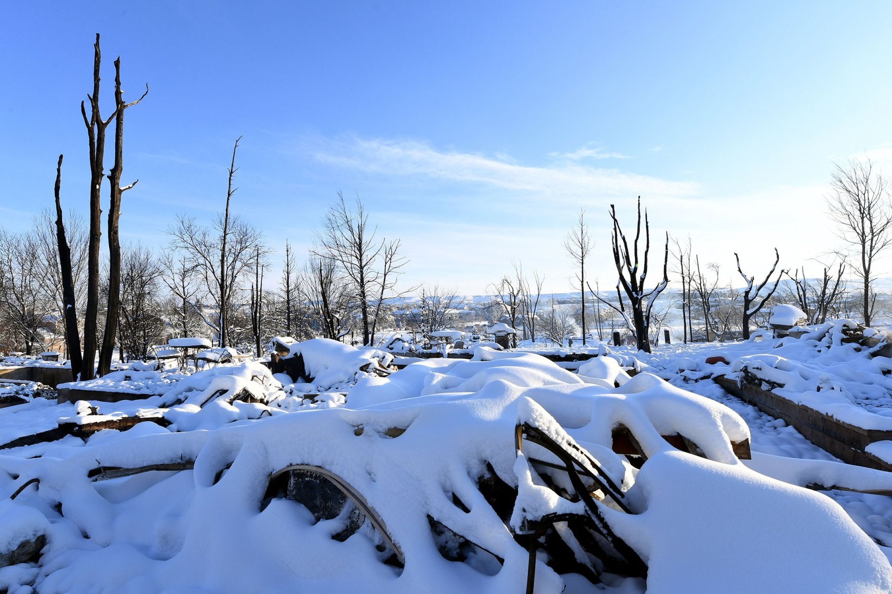 Over 1,000 homes razed to the ground by urban wildfire in Colorado ...
