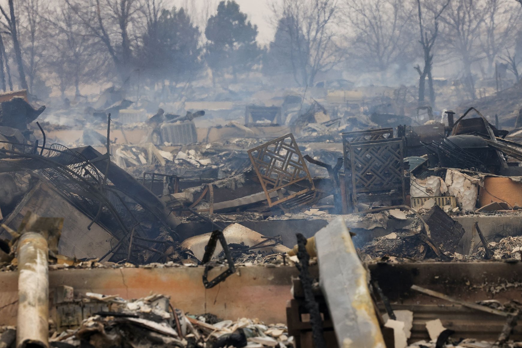 Over 1,000 homes razed to the ground by urban wildfire in Colorado ...