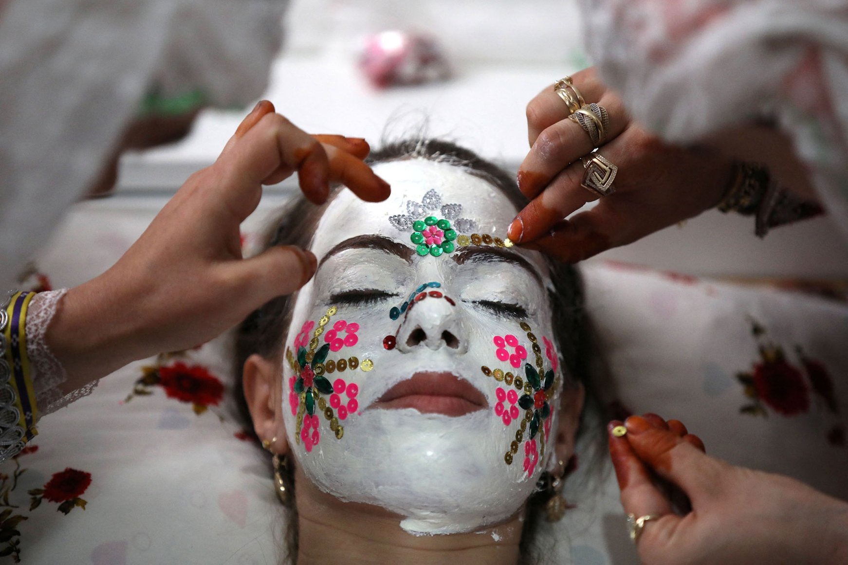 No white dress but white face: A Bulgarian Muslim bridal tradition ...