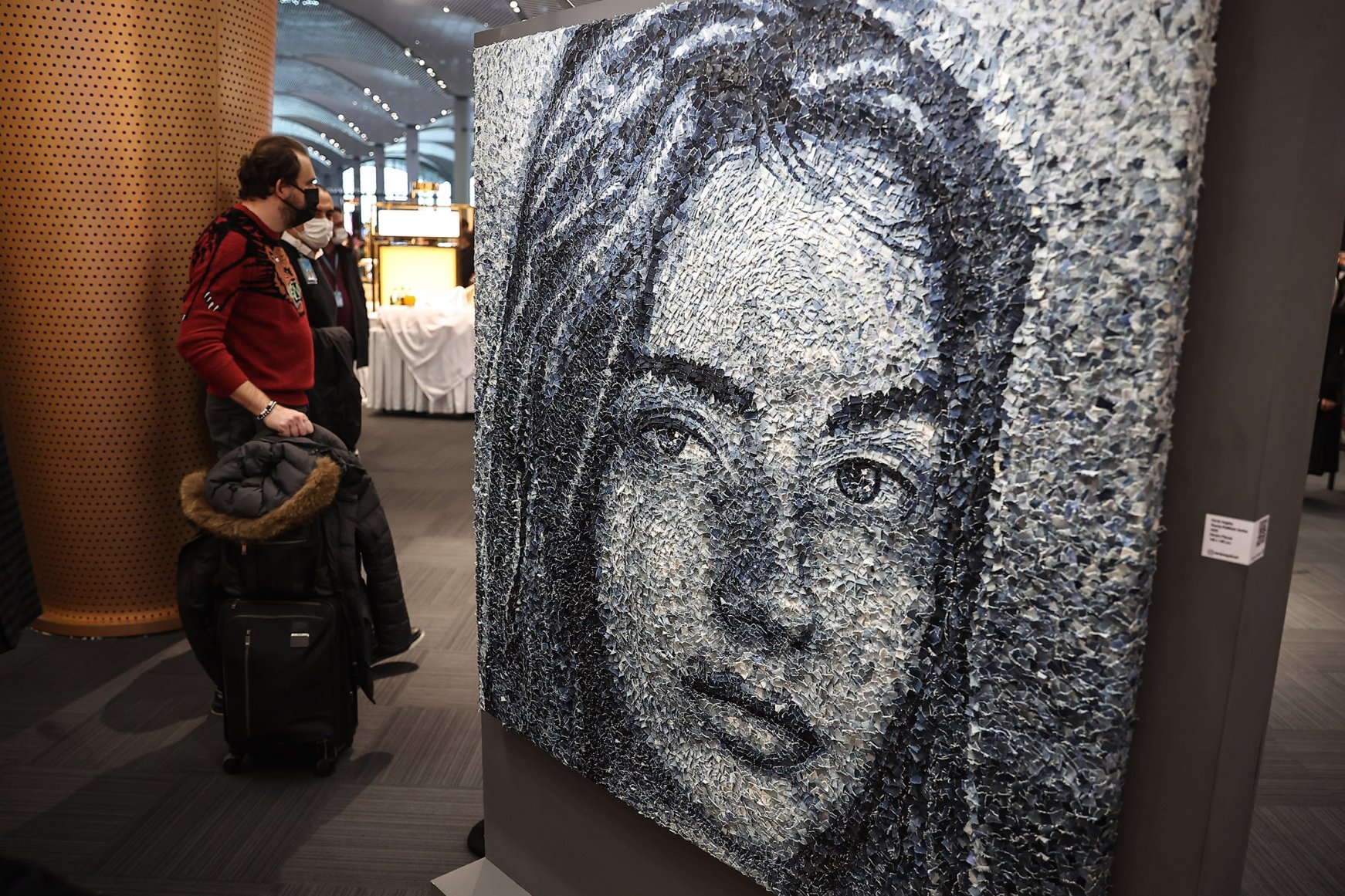 Waste turns into artsy portraits at Istanbul Airport | Daily Sabah