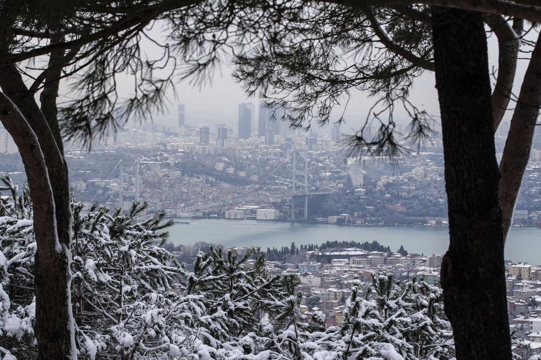 Just in time for the winter break: Istanbul gets coat of snow | Daily Sabah
