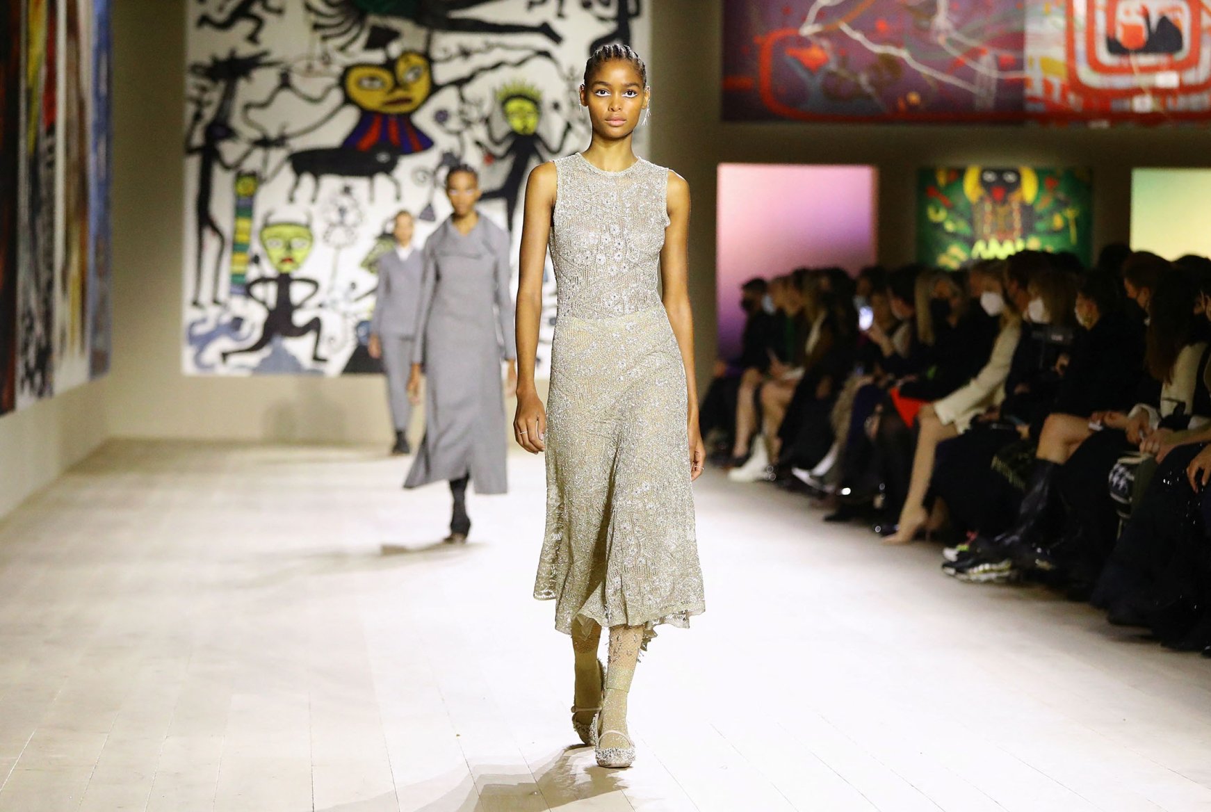 Dior's glittering craftmanship showcased on Paris runway | Daily Sabah