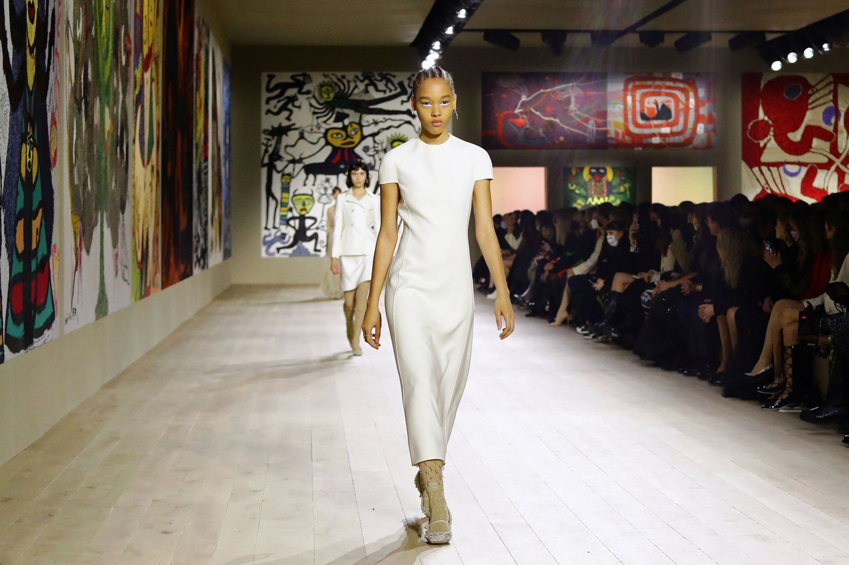 Dior's glittering craftmanship showcased on Paris runway | Daily Sabah