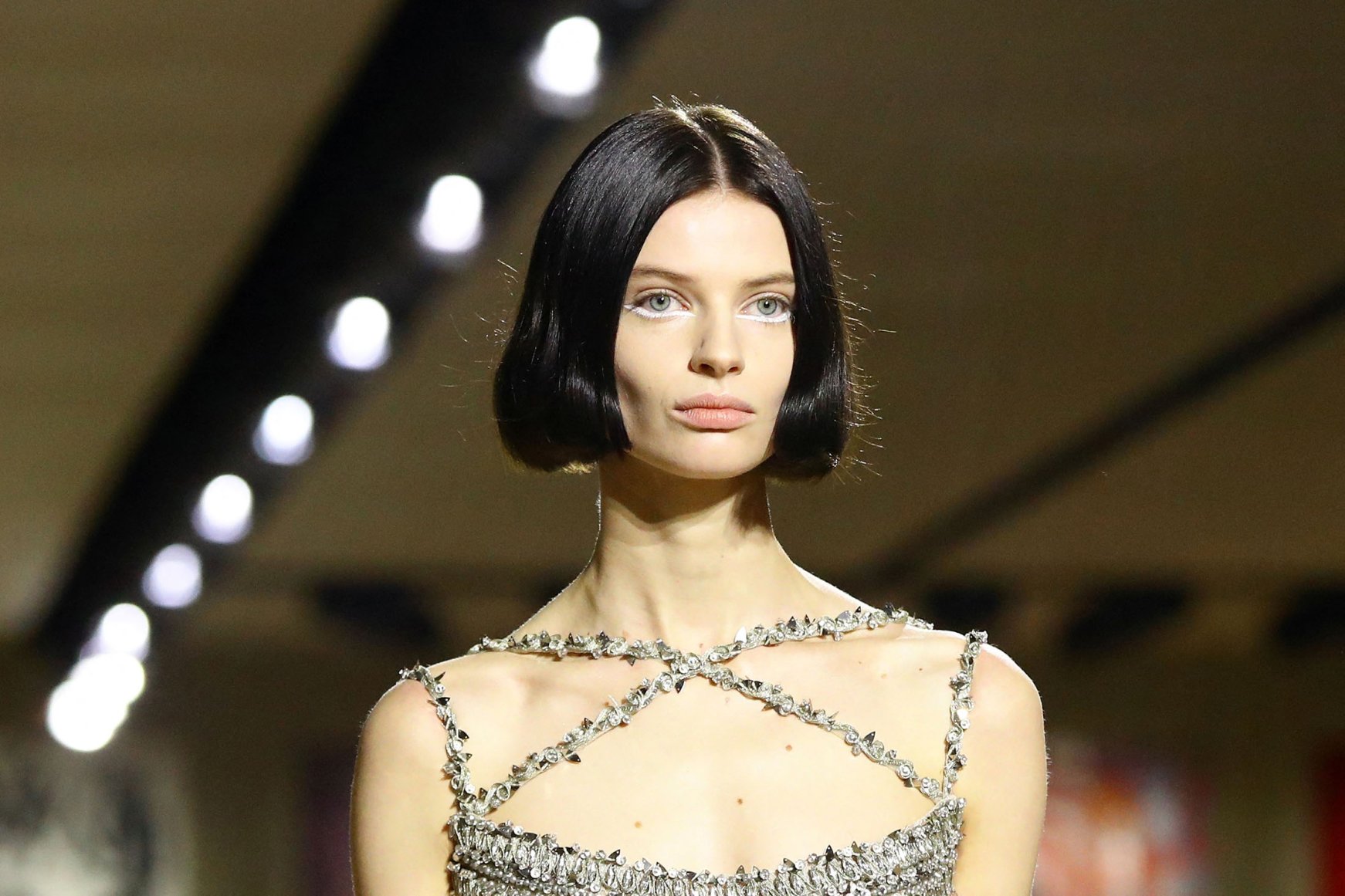 Dior's glittering craftmanship showcased on Paris runway | Daily Sabah