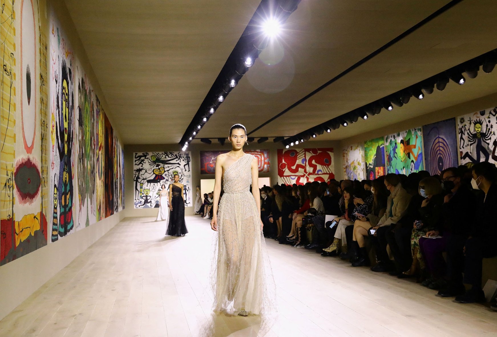Dior's glittering craftmanship showcased on Paris runway | Daily Sabah
