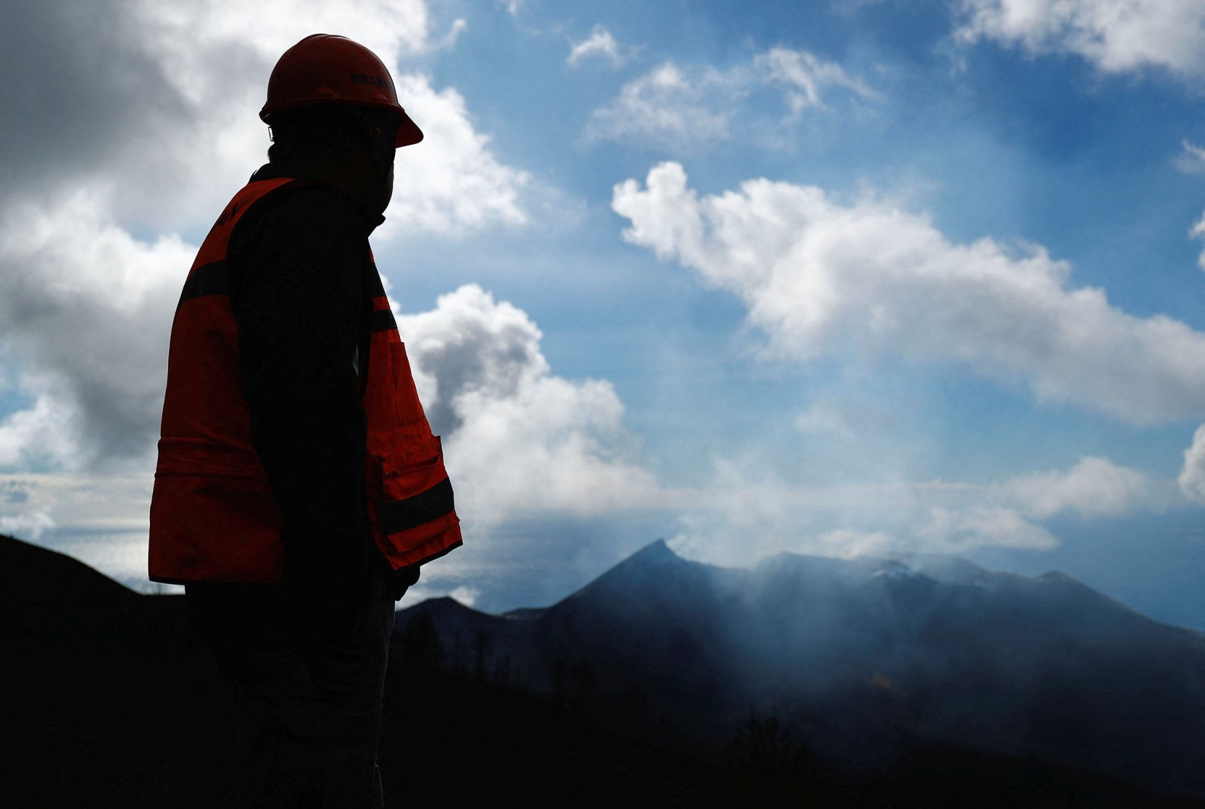 A rare peek into the La Palma volcano | Daily Sabah