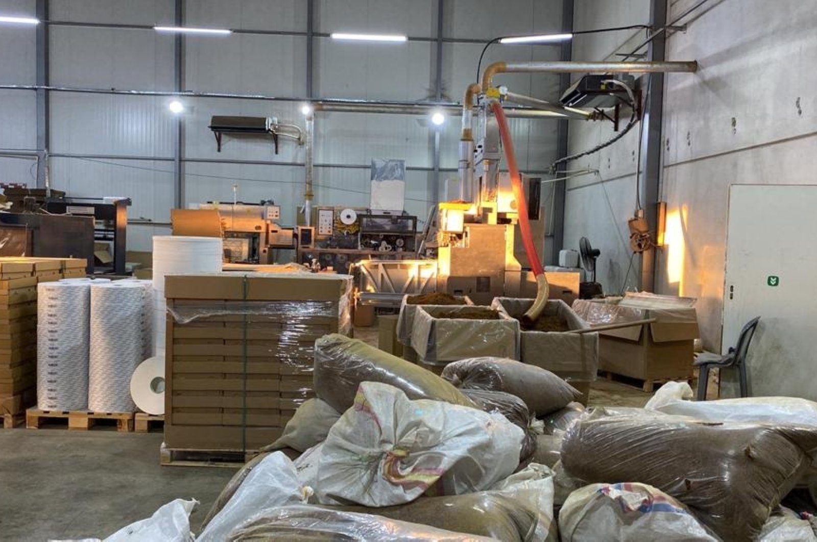 Police crack down on fake cigarette factory in Turkey’s Izmir | Daily Sabah