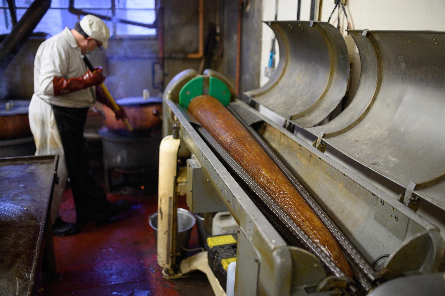 Gimme some sugar: Traditional UK sweet factory enjoys global sugar rush ...