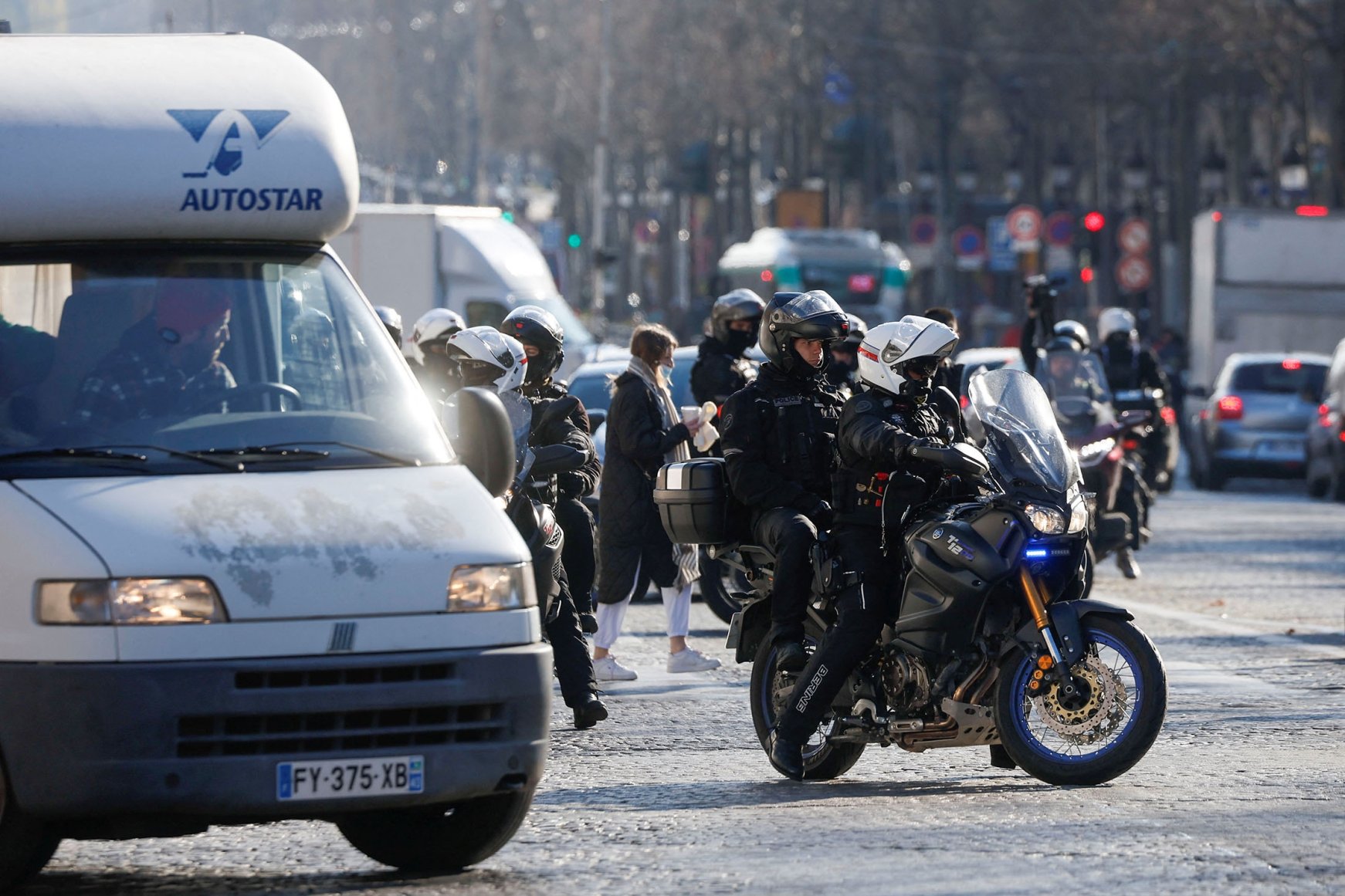 Paris police disperse so-called 'Freedom Convoy' | Daily Sabah