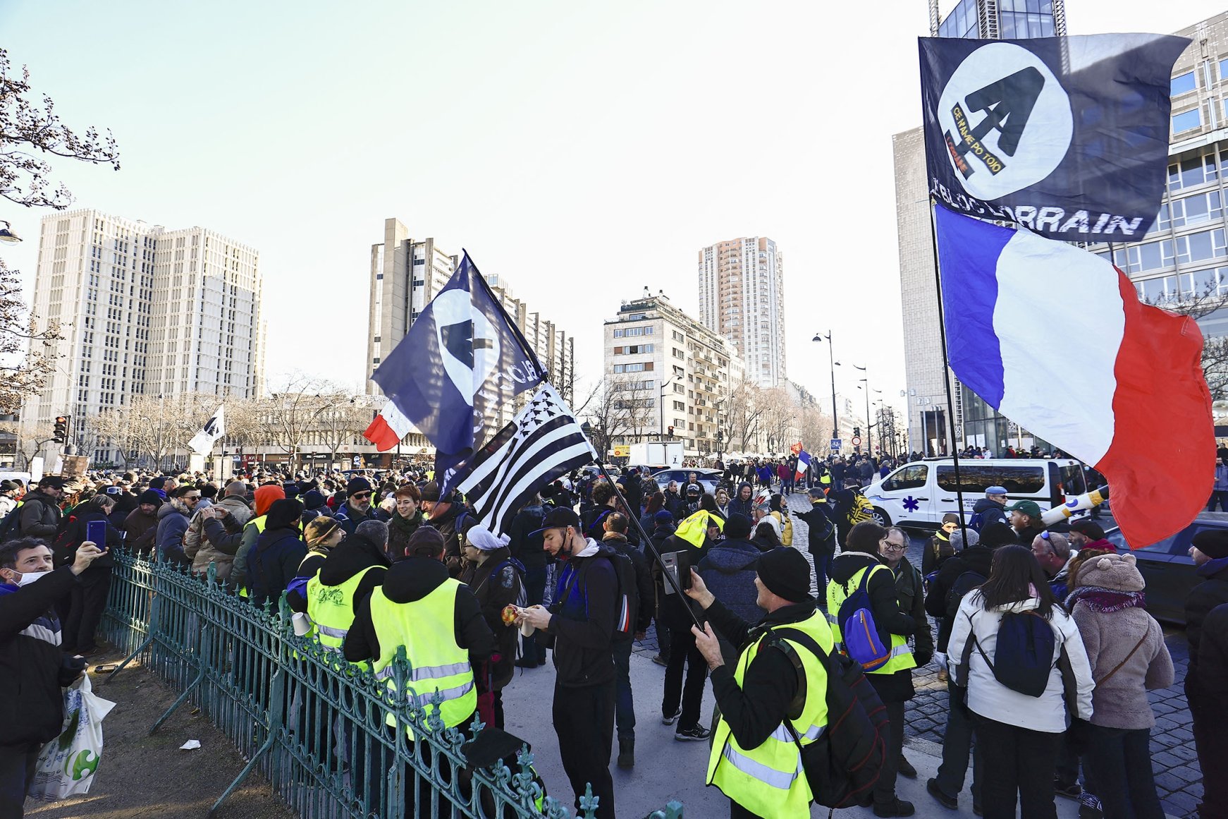 Paris police disperse so-called 'Freedom Convoy' | Daily Sabah