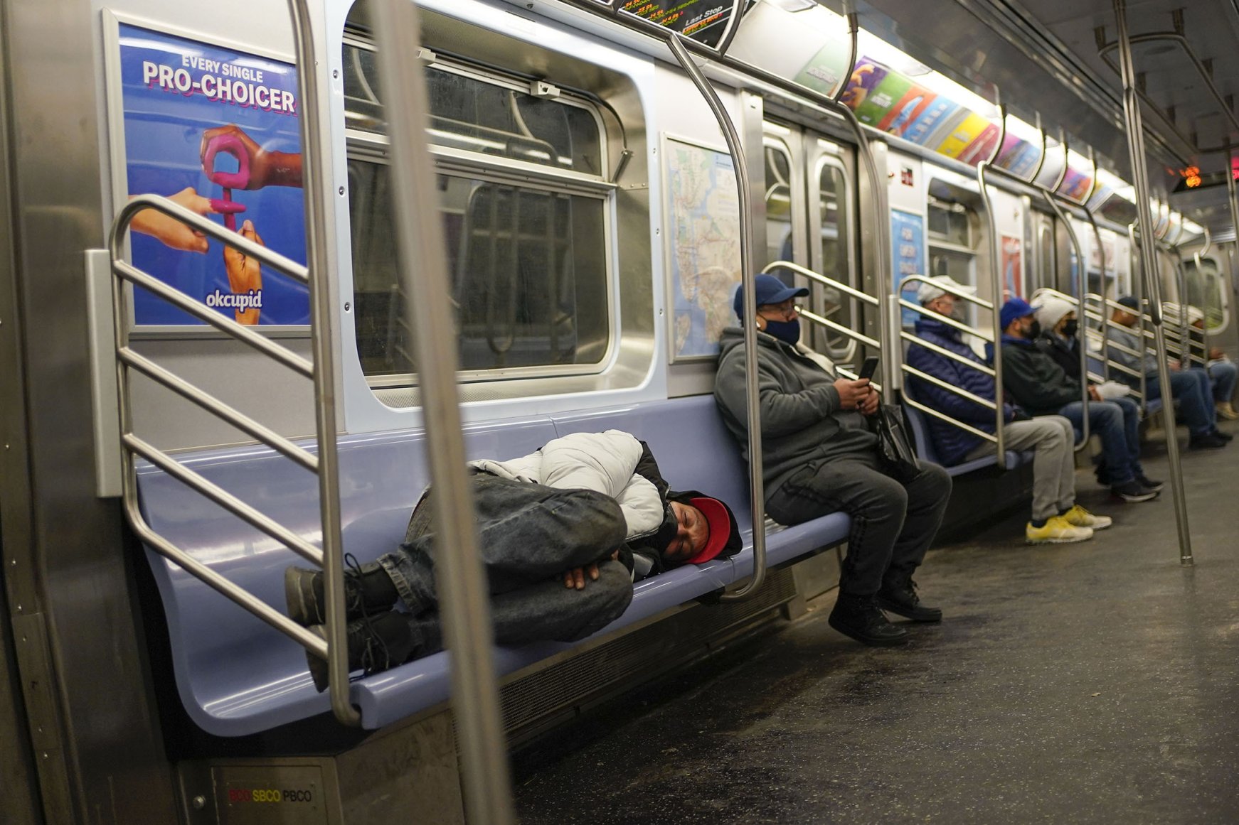 New York City to stop homeless people staying on subways | Daily Sabah