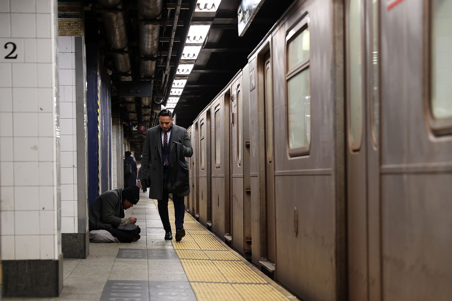 New York City to stop homeless people staying on subways | Daily Sabah