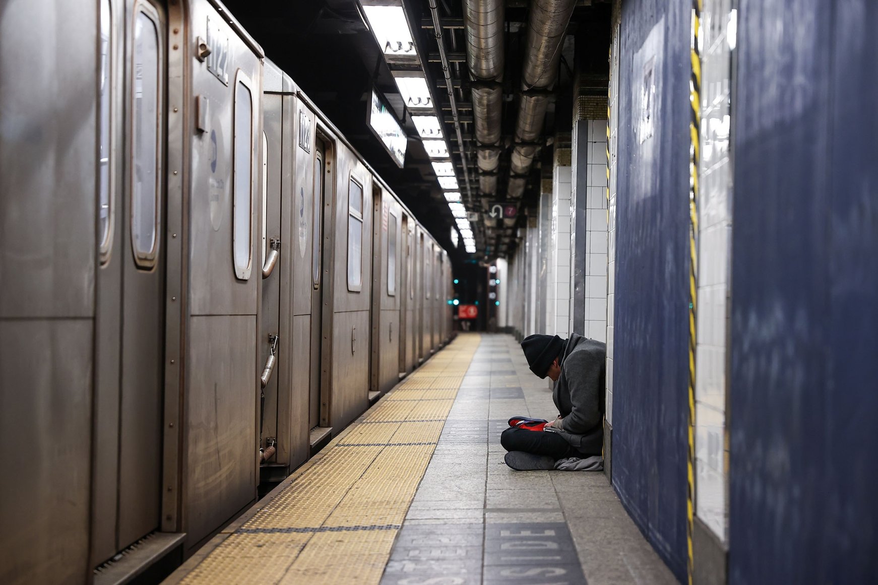 New York City to stop homeless people staying on subways | Daily Sabah