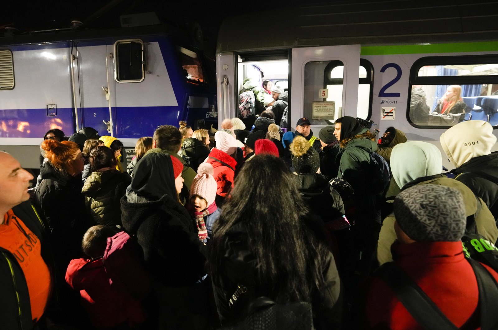 Refugees fleeing Ukraine amid Russian invasion near 680,000: UNHCR ...