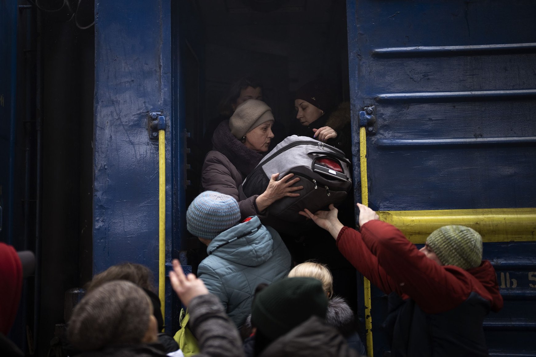 War in Ukraine: Tearful goodbyes at Kyiv train station | Daily Sabah