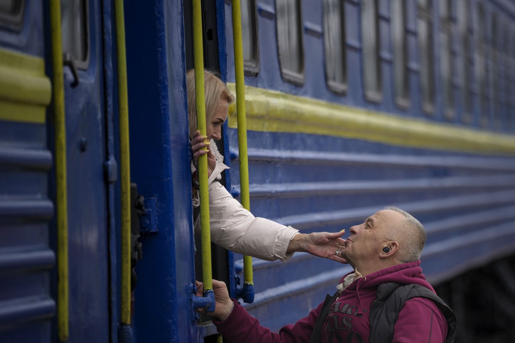 War in Ukraine: Tearful goodbyes at Kyiv train station | Daily Sabah