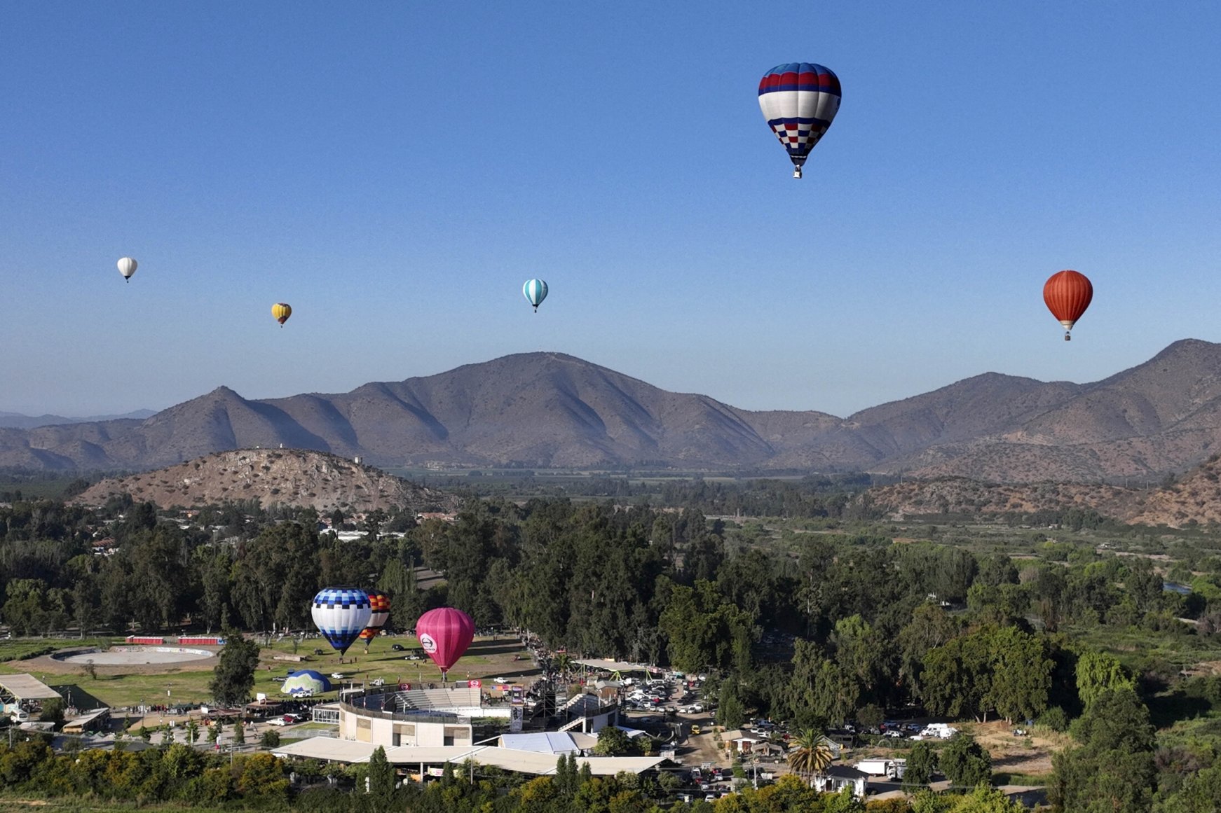 Up and away: Chile's Cumbres Balloon Festival 2022 | Daily Sabah