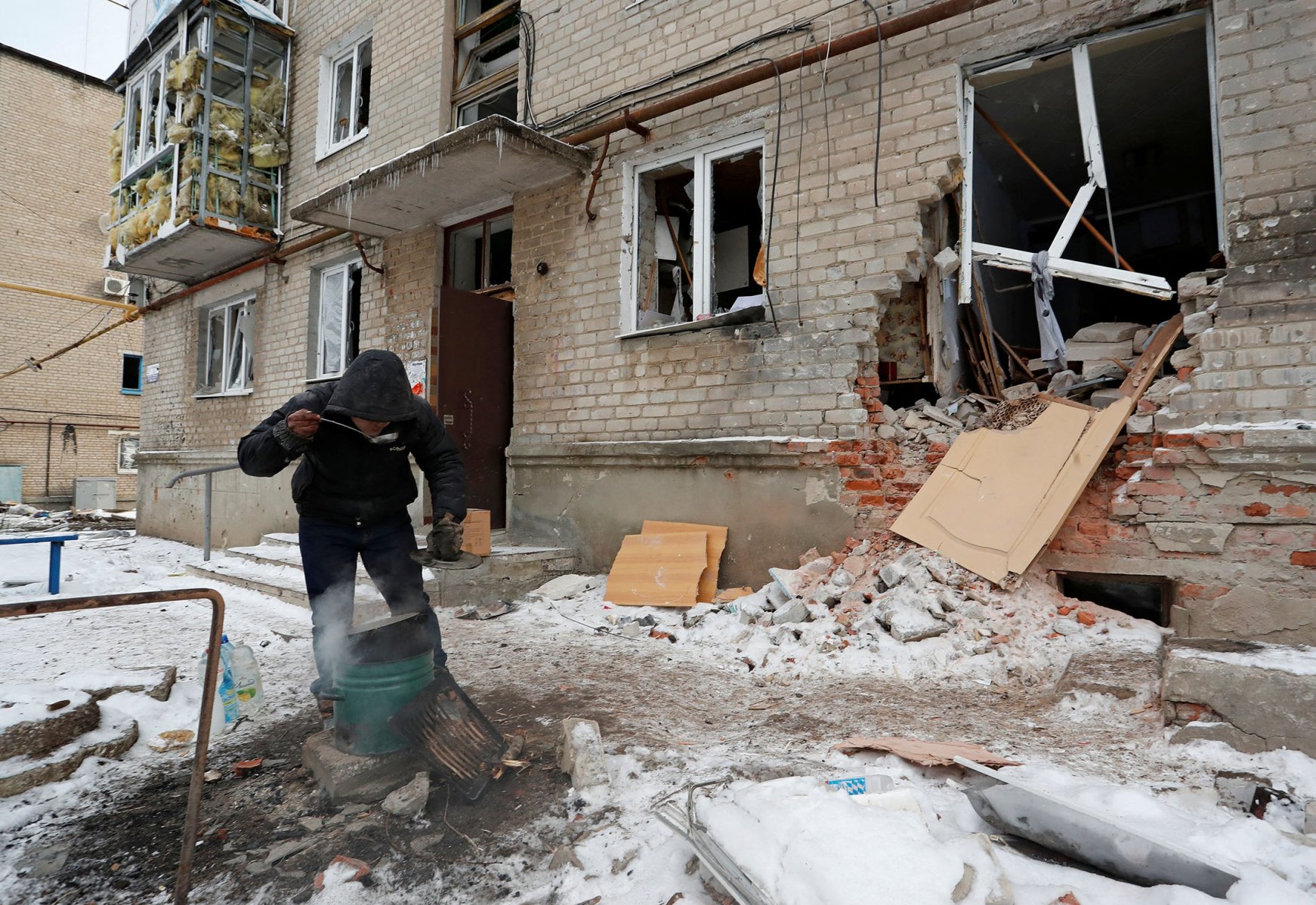 A look into devastated town of Volnovakha, Ukraine | Daily Sabah