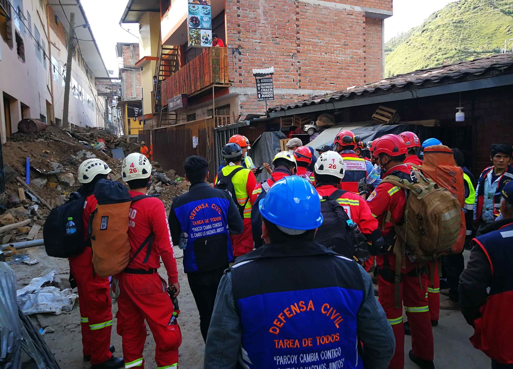 Landslide hits Peruvian town, buries dozens of houses | Daily Sabah