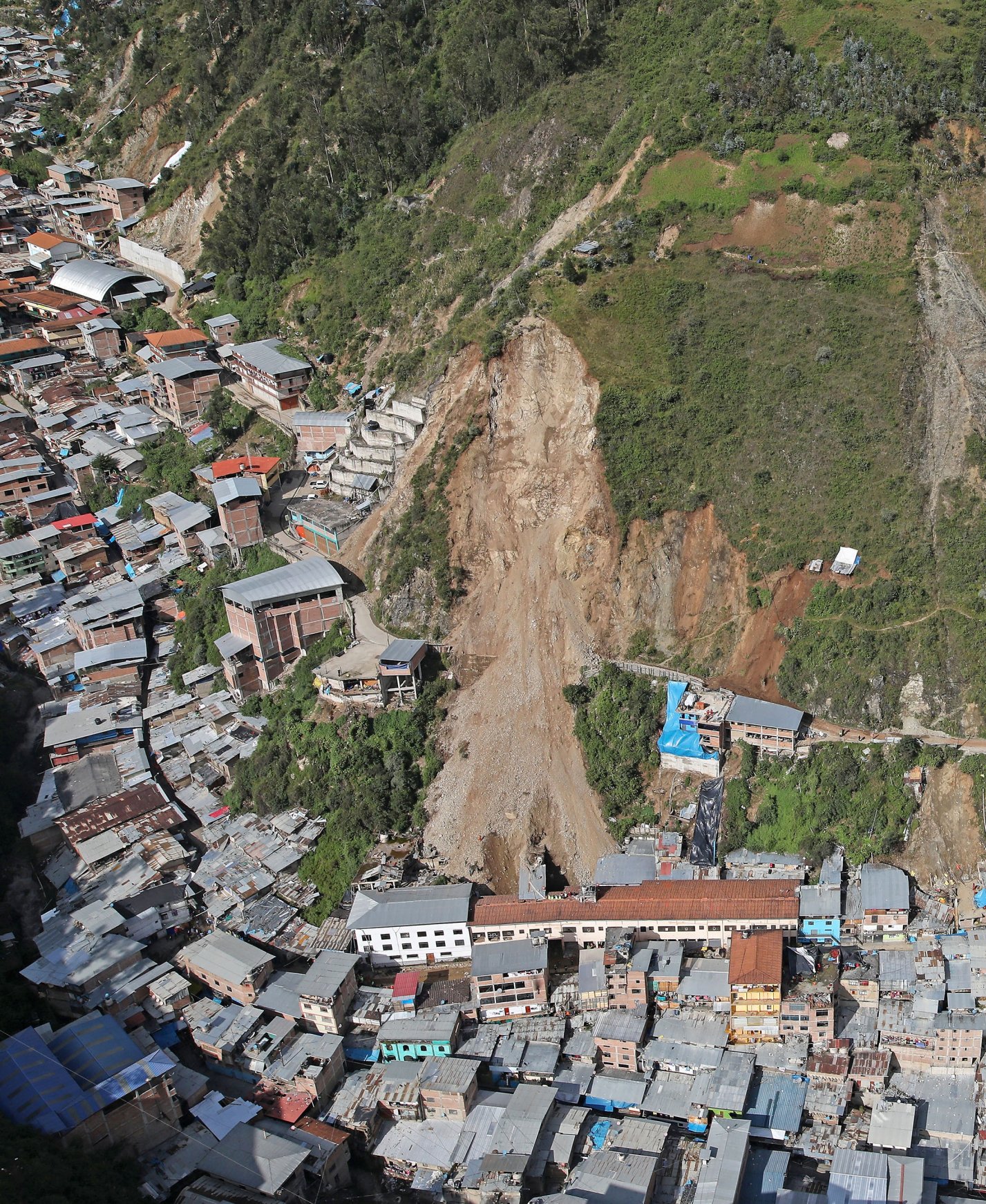 Landslide hits Peruvian town, buries dozens of houses | Daily Sabah