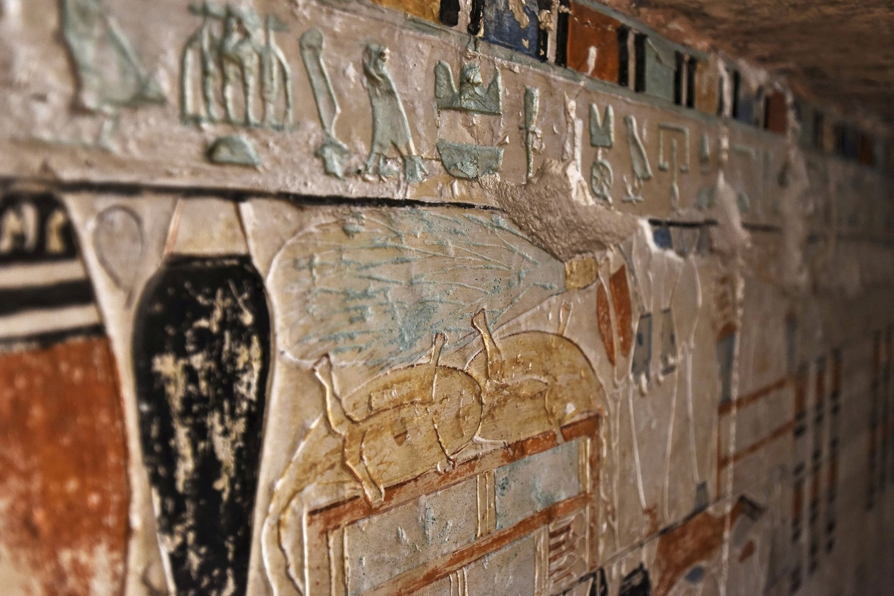 Egypt displays recently discovered ancient tombs in Saqqara | Daily Sabah