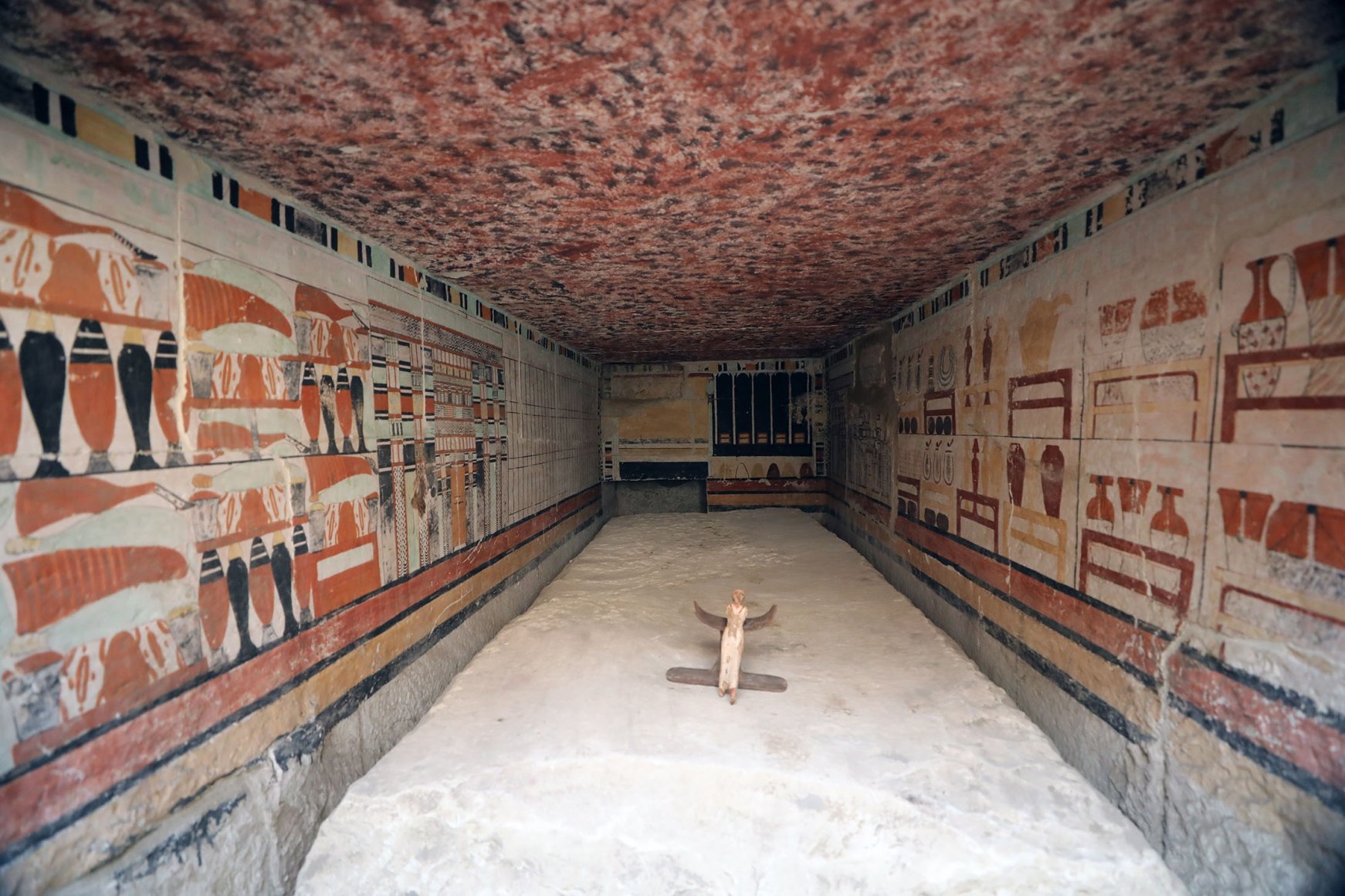 Egypt displays recently discovered ancient tombs in Saqqara | Daily Sabah