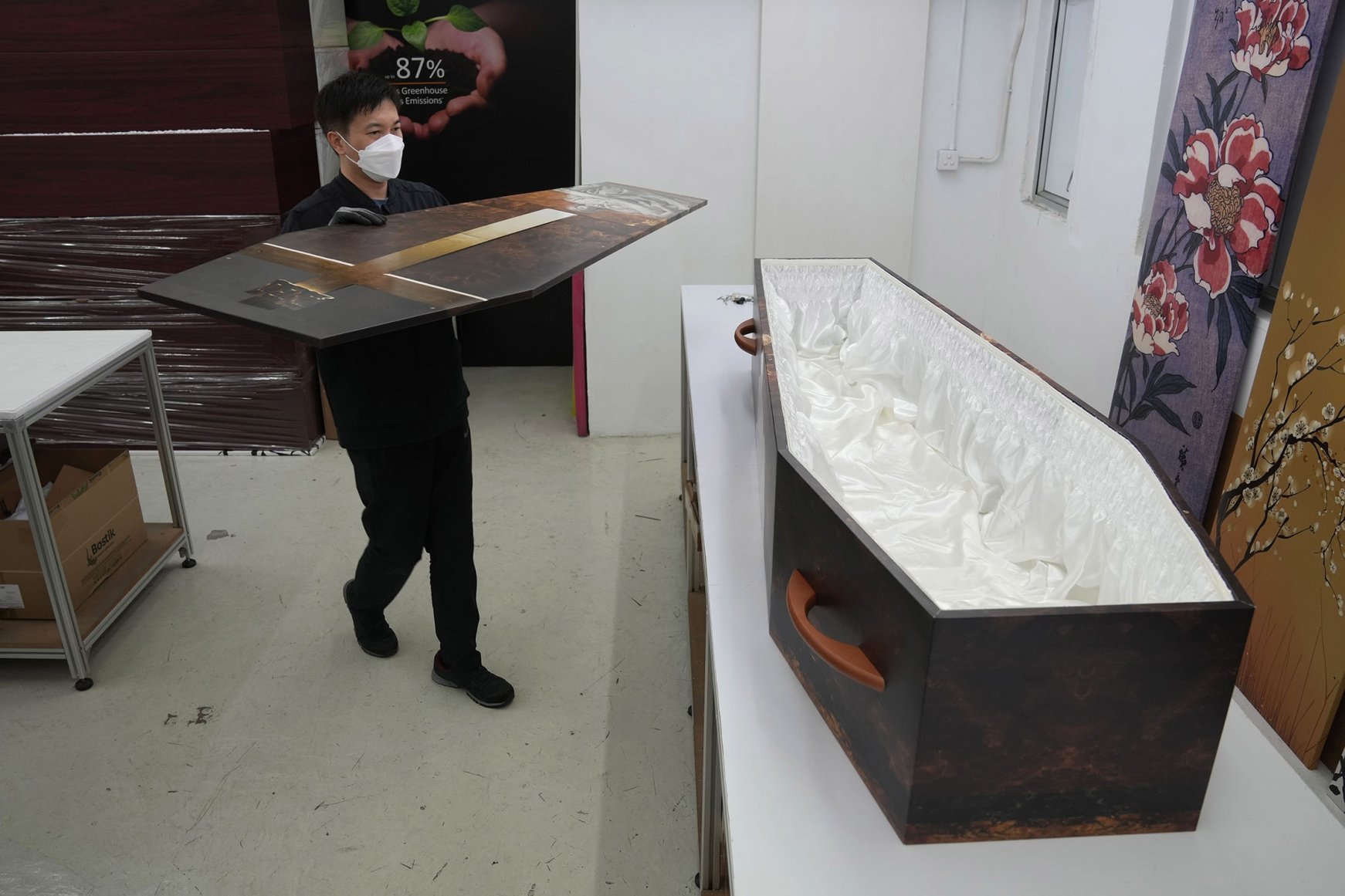 Hong Kong's COVID toll leads some to eco-friendlier coffins | Daily Sabah