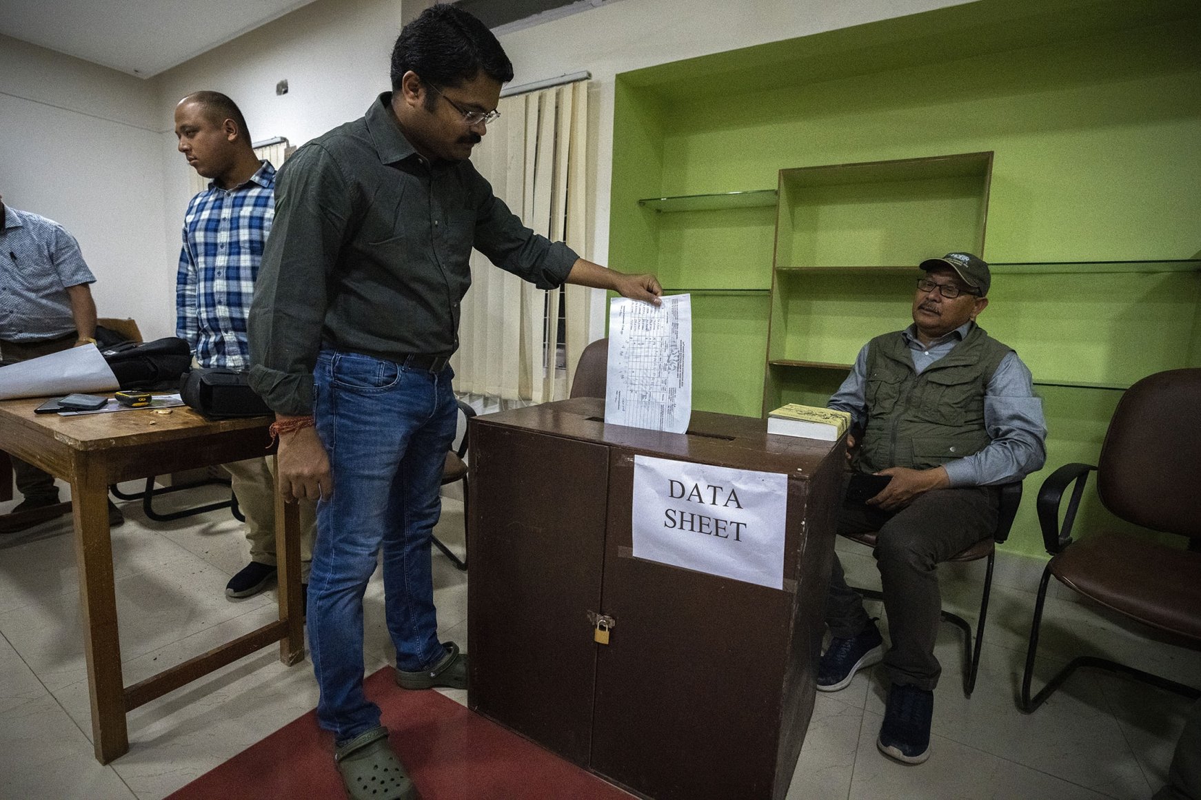1-horned rhinos in Indian park saved by mud, guns | Daily Sabah