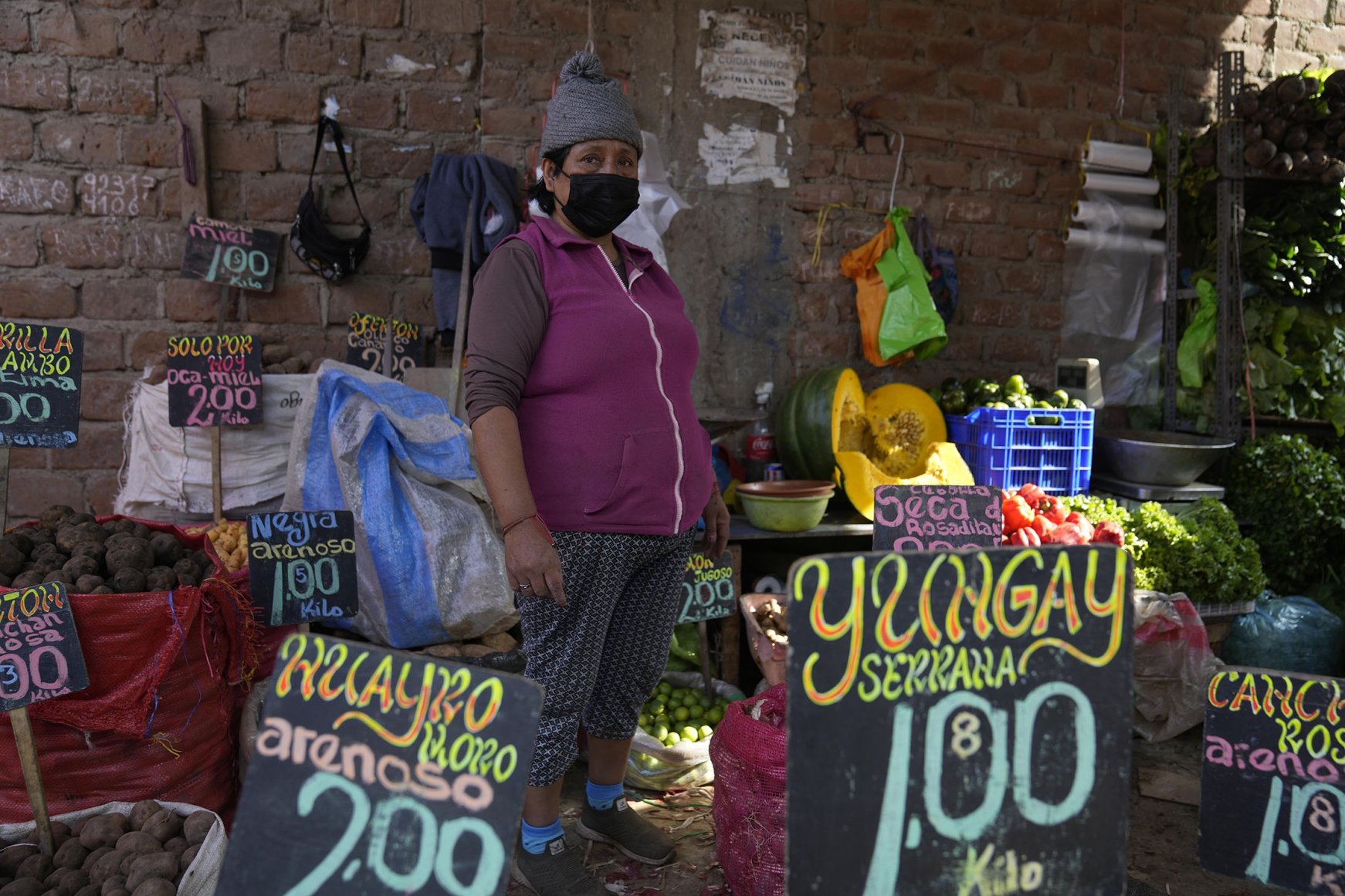 Facing hunger, Peru's poor band together with 'common pots' | Daily Sabah