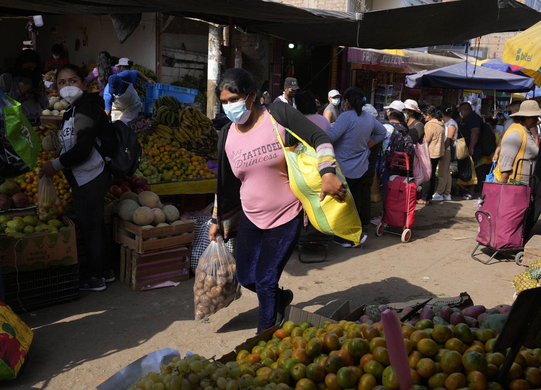 Facing hunger, Peru's poor band together with 'common pots' | Daily Sabah