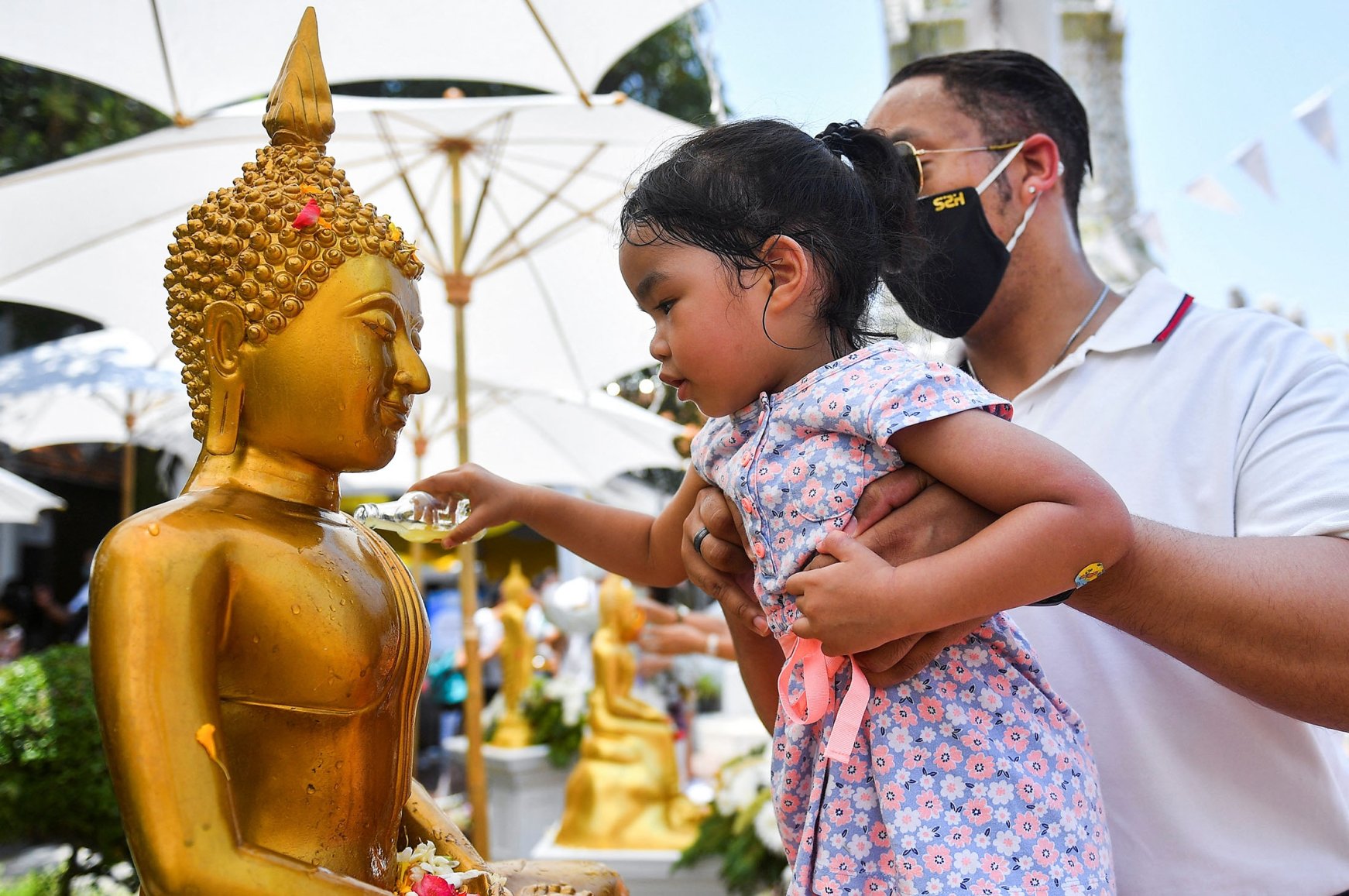 A very wet new year: Thai celebrate Songkran Water Festival | Daily Sabah