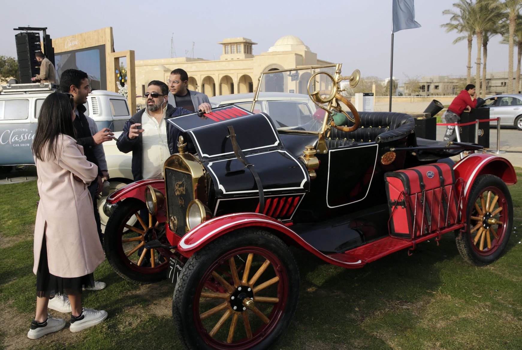 Egyptian collector preserves hundreds of classic cars | Daily Sabah