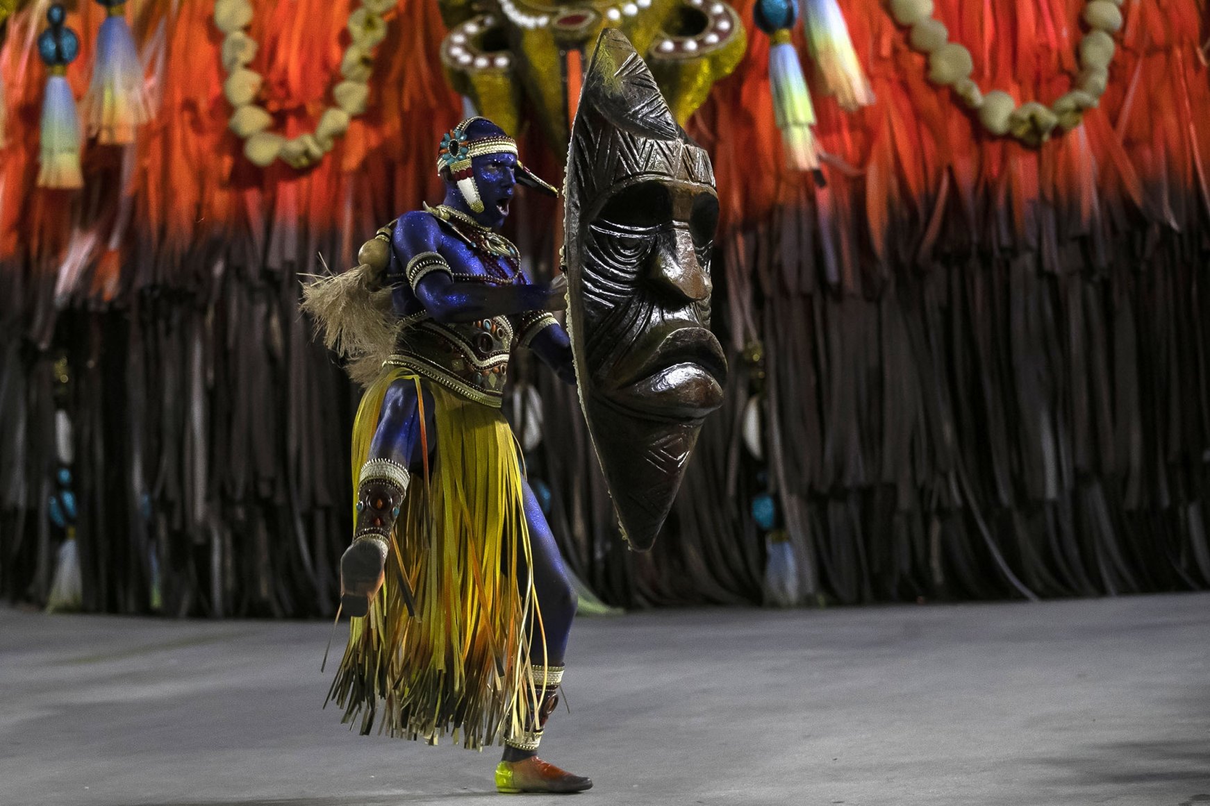 Feathers, headpieces and samba: Rio Carnival back in full force | Daily ...