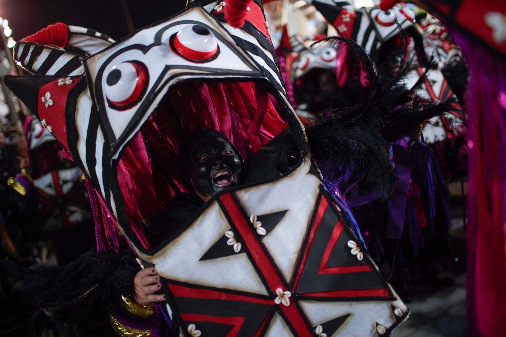 Feathers, headpieces and samba: Rio Carnival back in full force | Daily ...