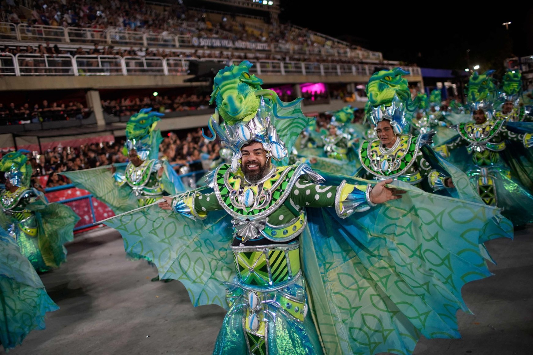 Feathers, headpieces and samba: Rio Carnival back in full force | Daily ...