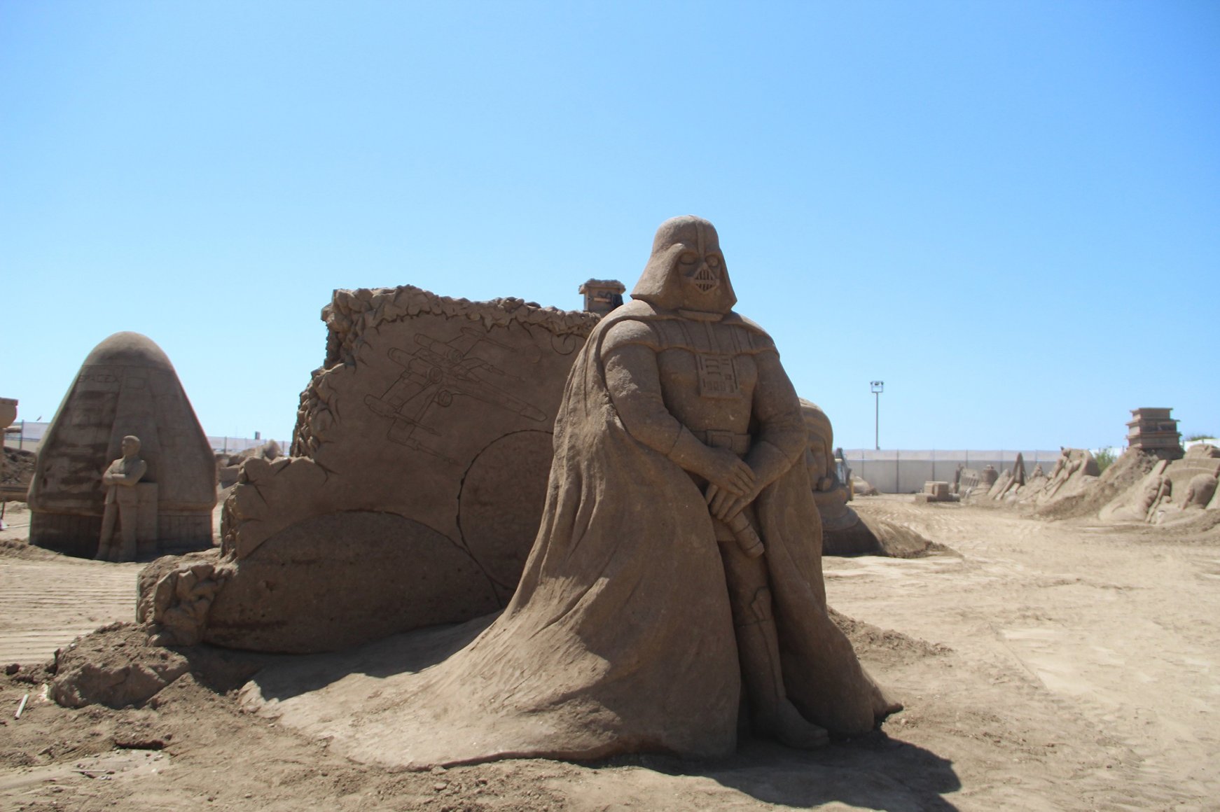 Sand art ground space themes in Antalya festival | Daily Sabah