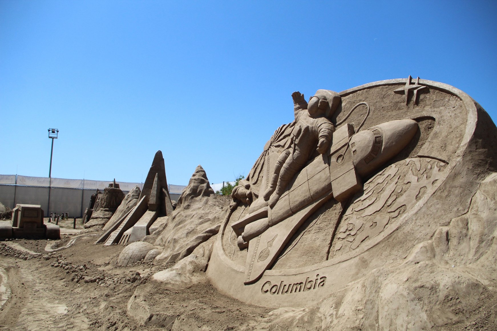 Sand art ground space themes in Antalya festival | Daily Sabah