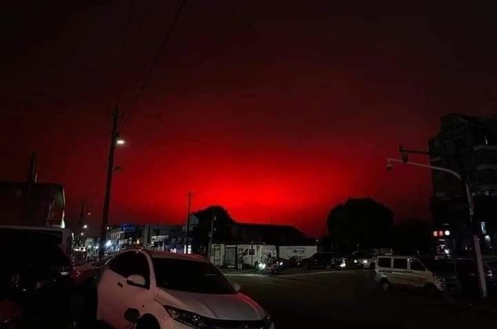 Rare phenomenon: Sky turns blood red in China's Zhoushan | Daily Sabah